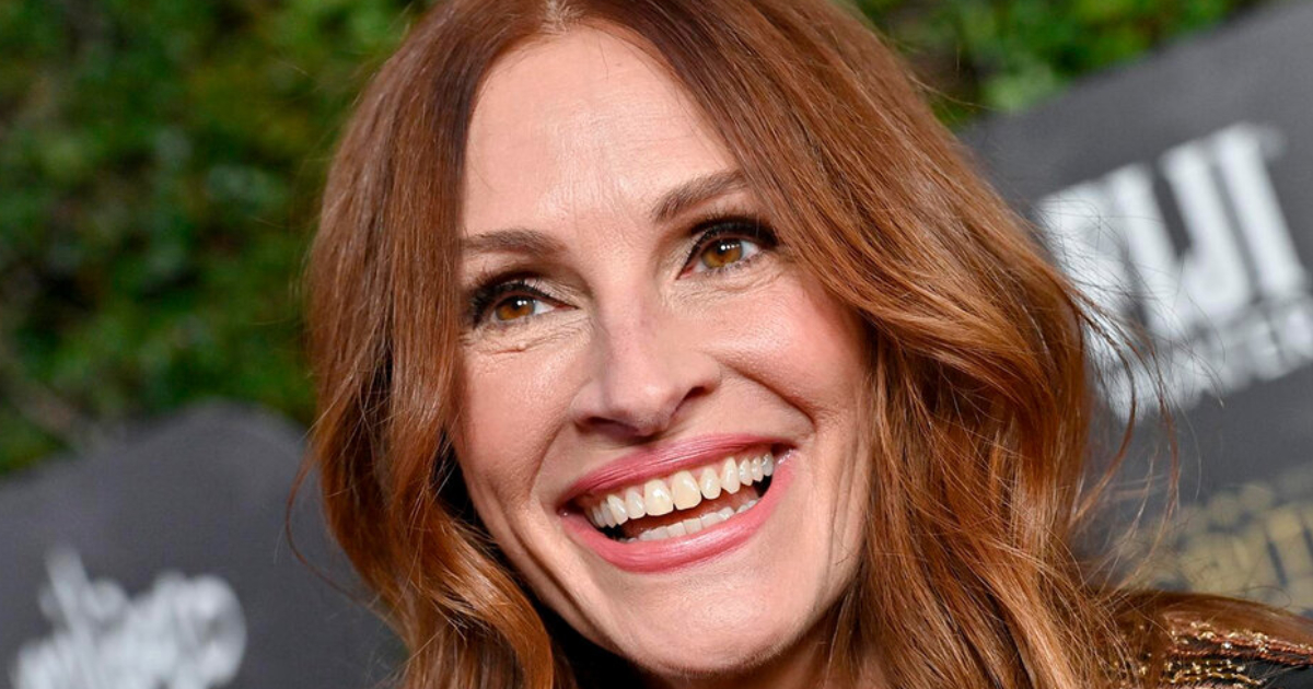 ”Hon Är Fortfarande Pretty Woman”: Julia Roberts Delade Bilder I Rosa Baddräkt Och Fick Massor ...