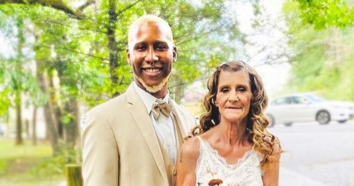 “Deras kärlek är blind”: En 63-årig kvinna gifte sig med en 26-årig man och de väntar sitt ...