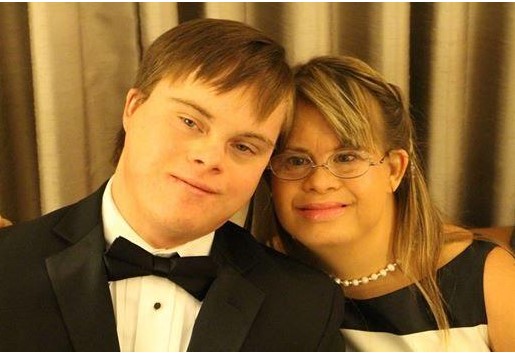 Ett par med Downs syndrom fick en son: Nu är han 27 – deras bilder!